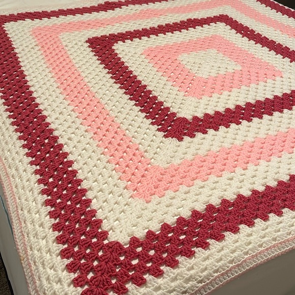 Handmade | Bedding | Vintage Handmade Crochet Throw Blanket Beautiful ...